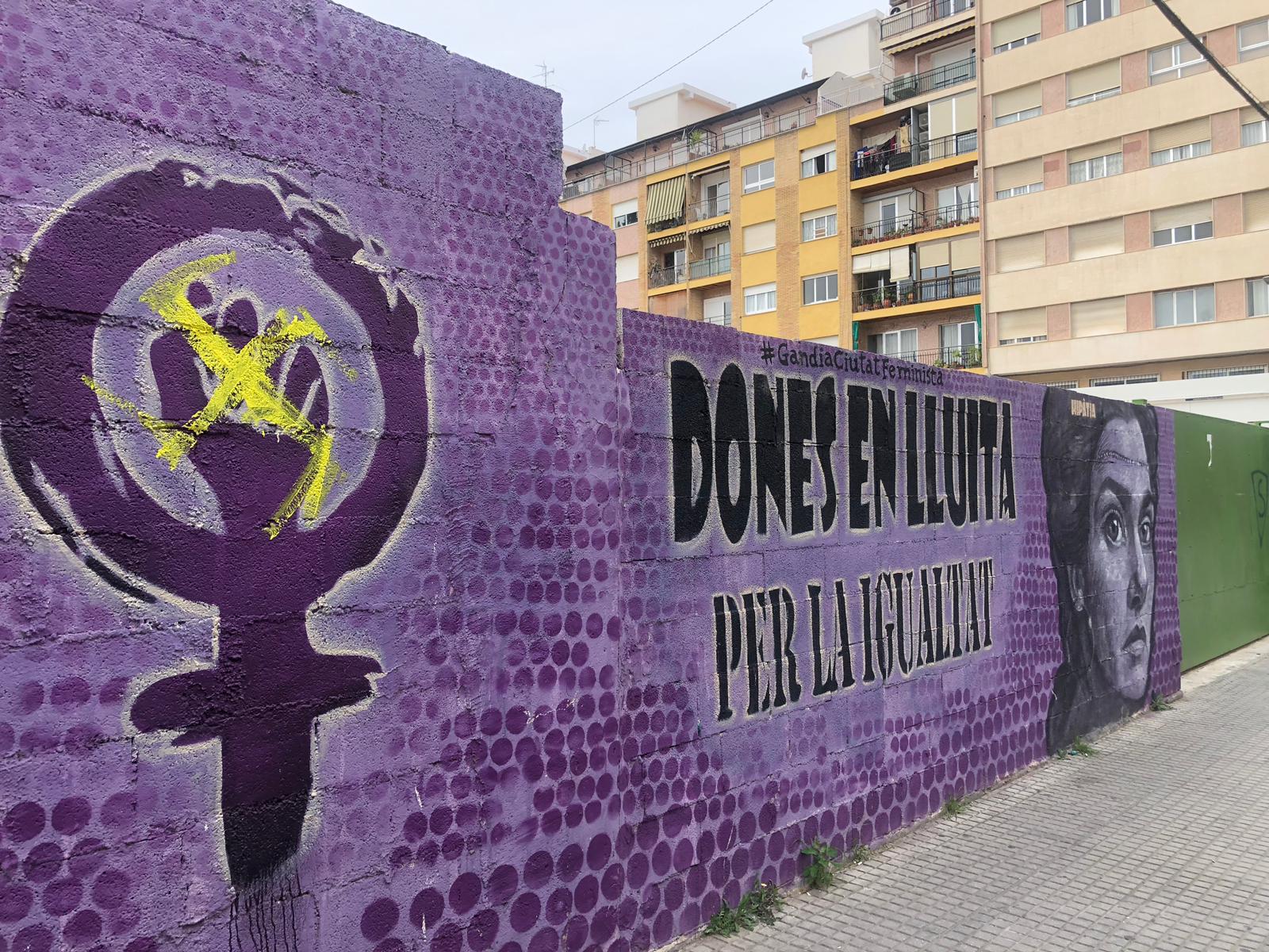 Pintades nazis al mural 'Dones en lluita per la igualtat' de Gandia ...